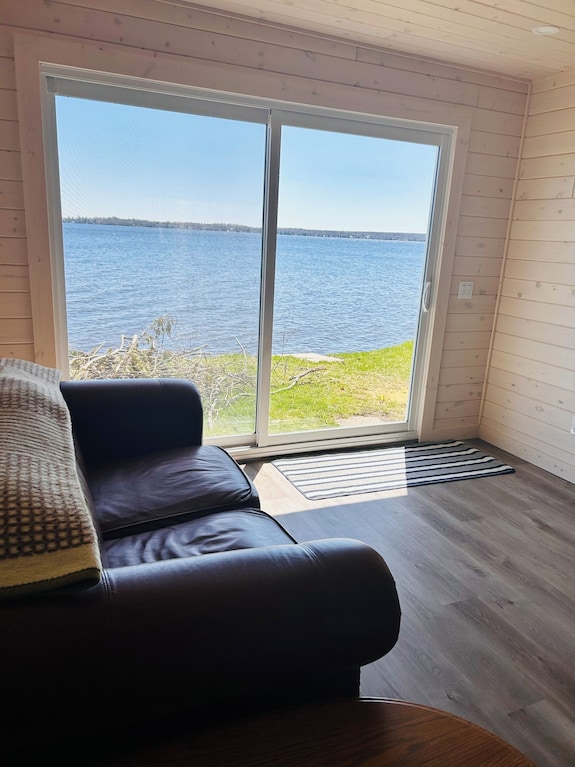 Gorgeous Private Waterfront Bunkie - Fenelon Falls - Cameron Lake! - Kawartha Lakes