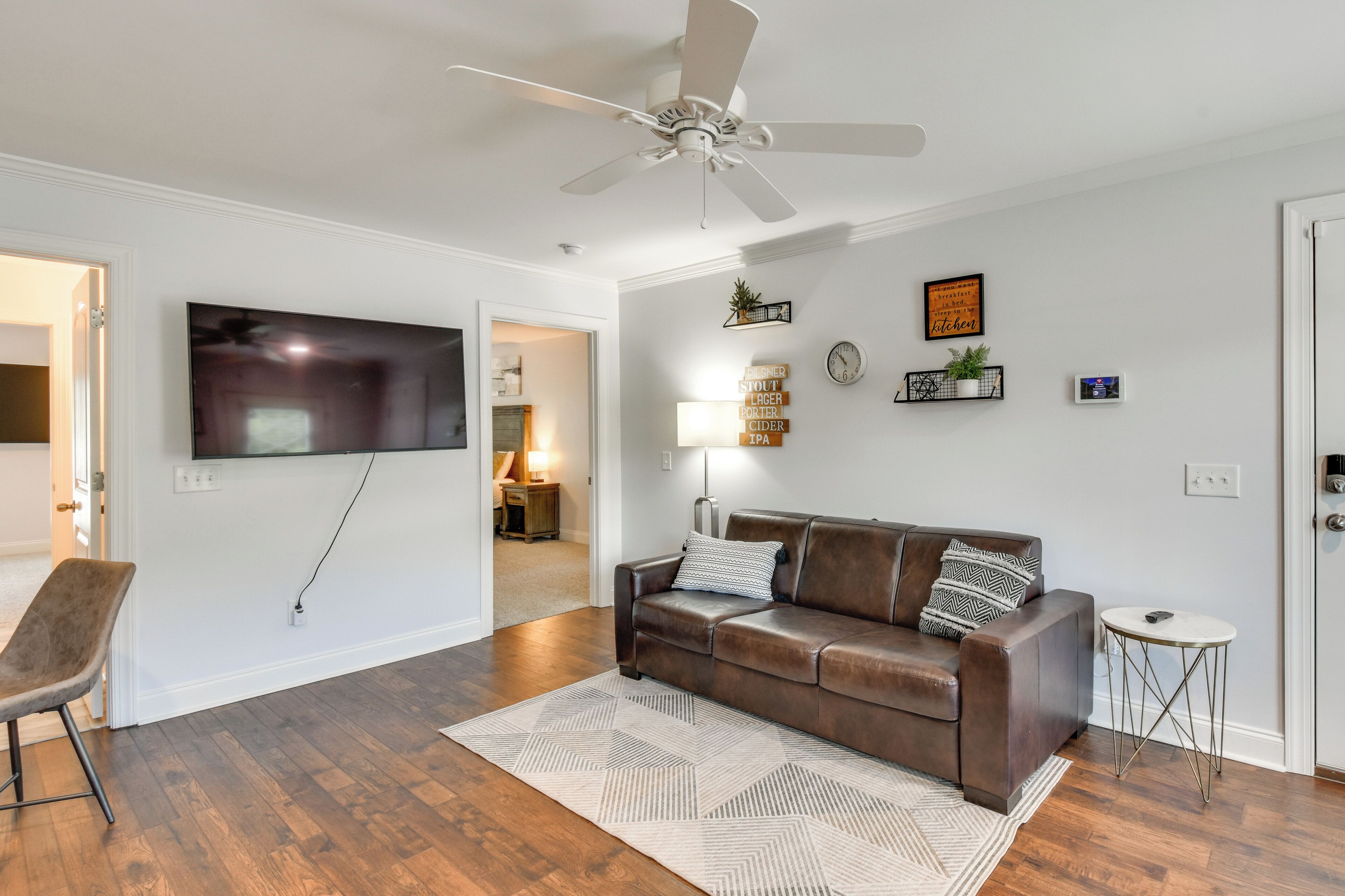 < 1 Mi To Tubing: Sleek Condo In Downtown Helen - Helen, GA