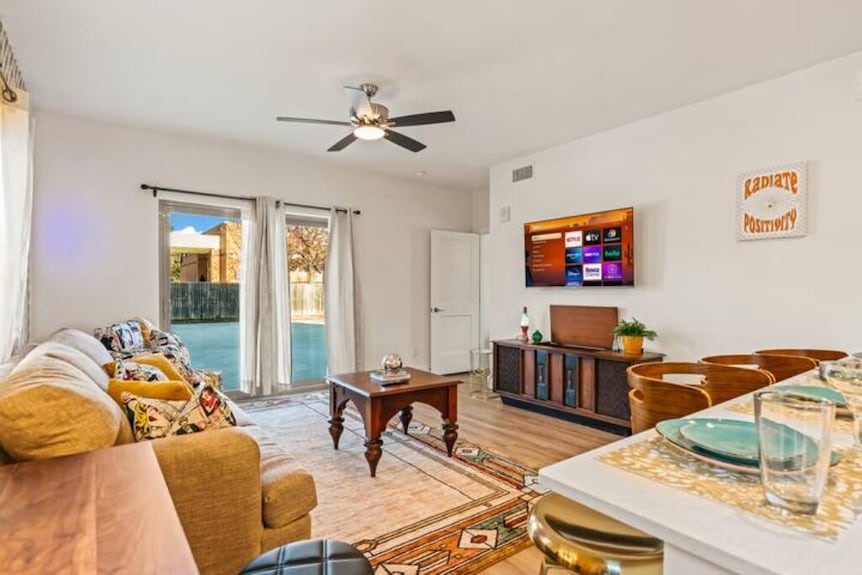 The Retro Room - 1br - 2 Beds - 7 Min Dt & D Ellum - Dallas, TX