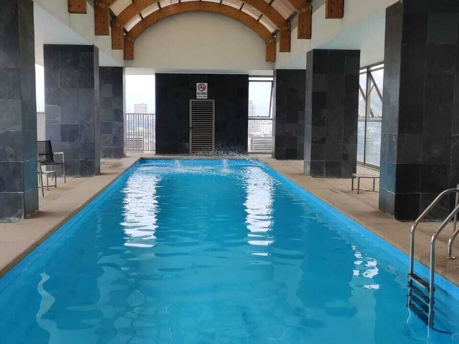 Piscina interna, piscina externa sazonal