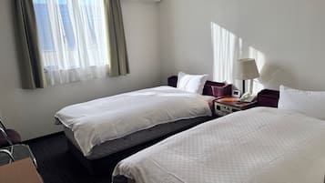Quarto Twin Básico | Secretária, Wi-fi grátis, roupa de cama fornecida