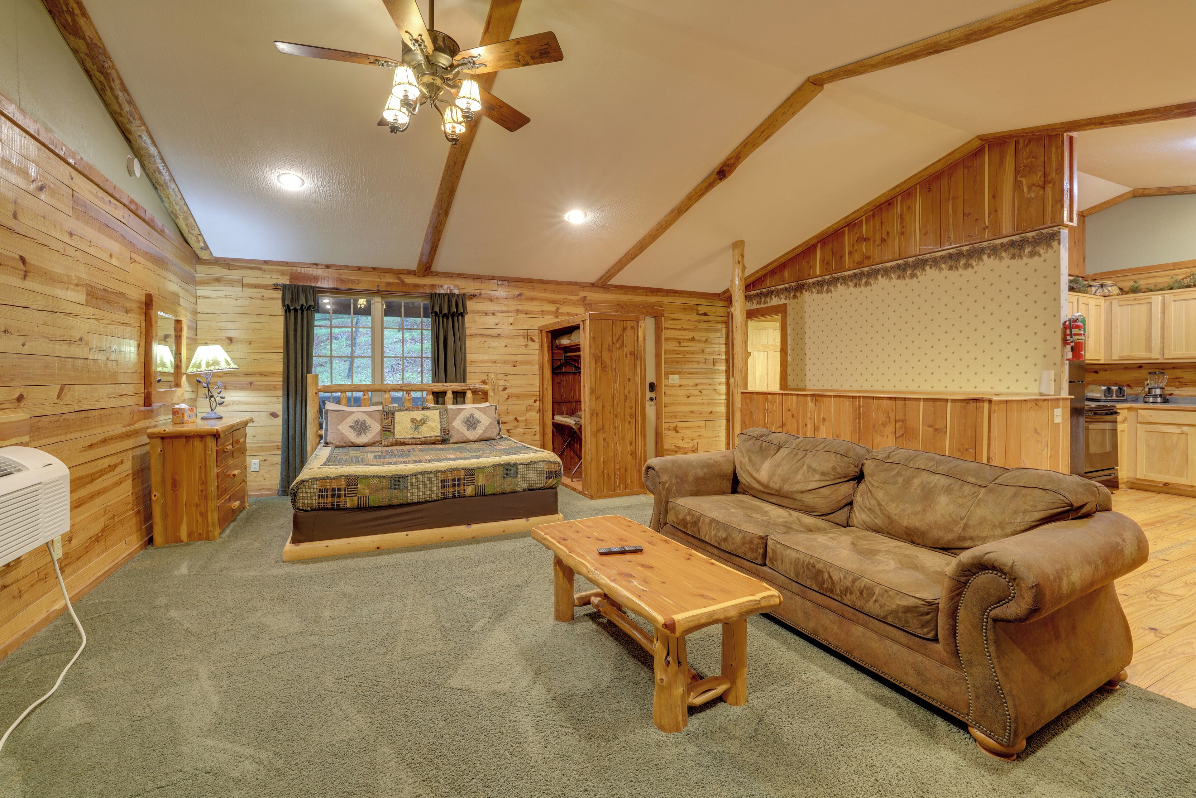 4 Mi To Lake: Wooded Log Cabin In Eureka Springs! - Arkansas