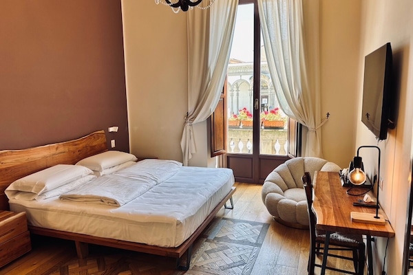 Quarto Deluxe, Vista para a cidade | Edredões de penas, cofre no quarto, cortinas/cortinados opacos