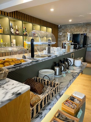 Pequeno-almoço tipo buffet diário incluído