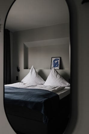 Quarto casal conforto, 1 quarto, vista para o canal | Escrivaninha, Wi-Fi de cortesia, roupa de cama