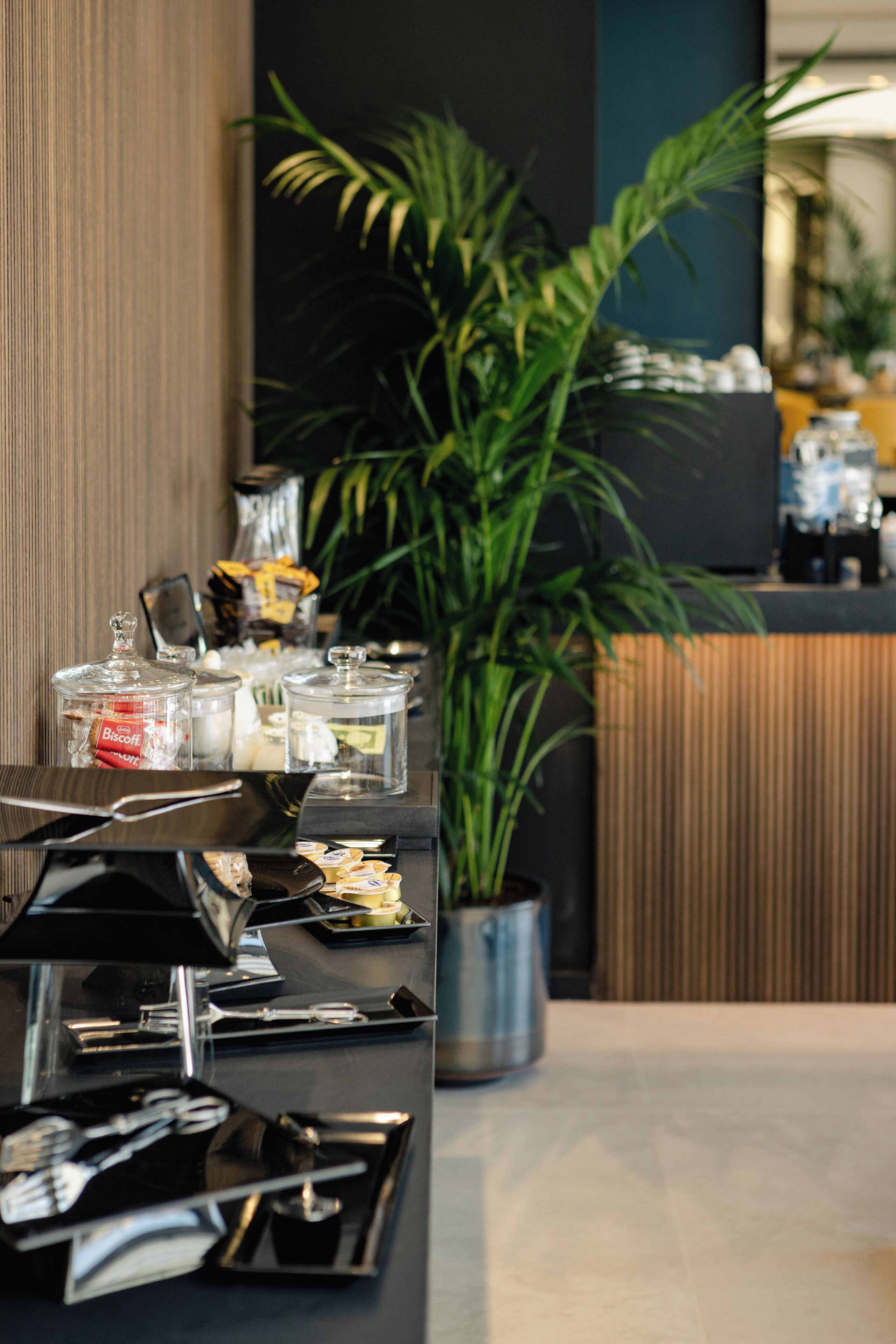 Café da manhã com buffet grátis todos os dias