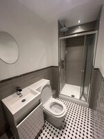 Estúdio, 1 quarto, fumadores | Casa de banho | Papel higiénico 