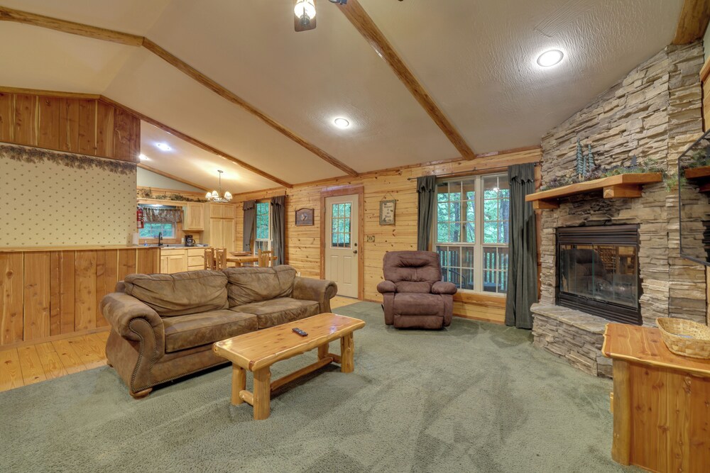 4 Mi To Lake: Wooded Log Cabin In Eureka Springs! - Beaver Lake, AR