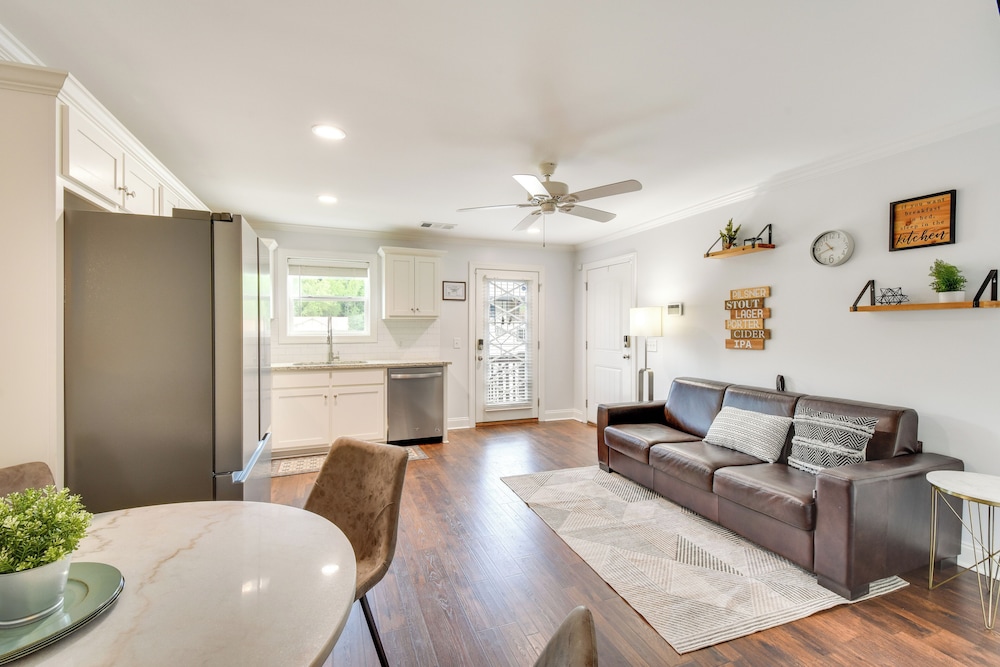 Walk To Shops & Dining: Downtown Condo In Helen - Helen, GA