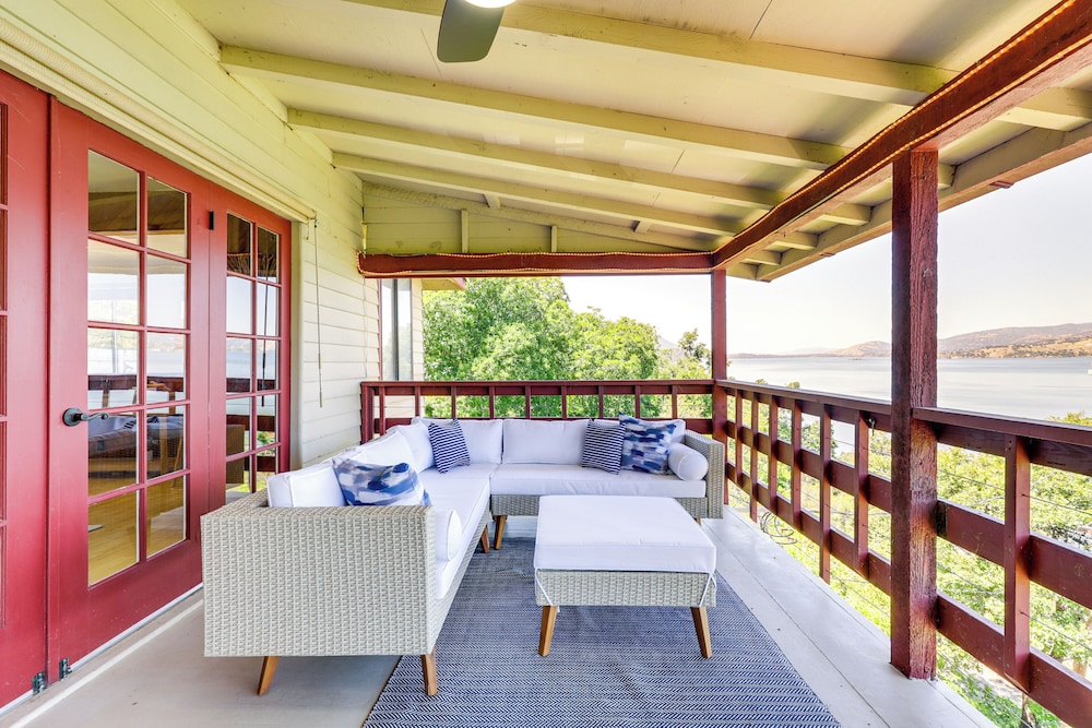 Private Hot Tub W/ Water Views: Lower Lake Getaway - Clearlake, CA