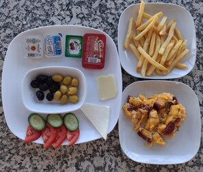 Pequeno-almoço completo diário incluído 