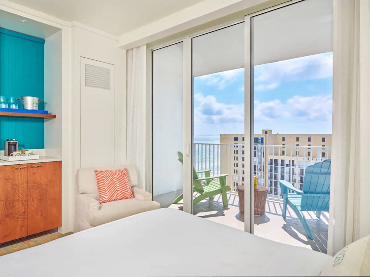 Seaside Luxe Retreat Perfect For Wellness Enthusiasts With Outdoor Pool - Hollywood, FL