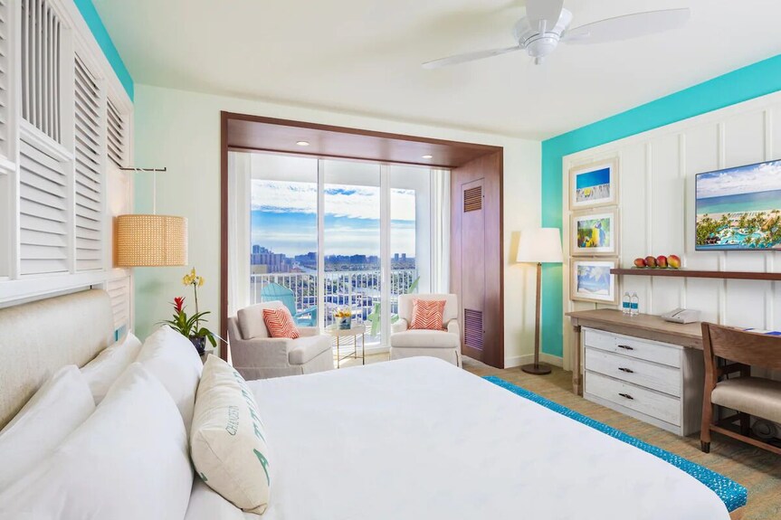 Stylish Coastal Room With Outdoor Swimming Pool Near Oceanwalk Mall - Hallandale Beach, FL