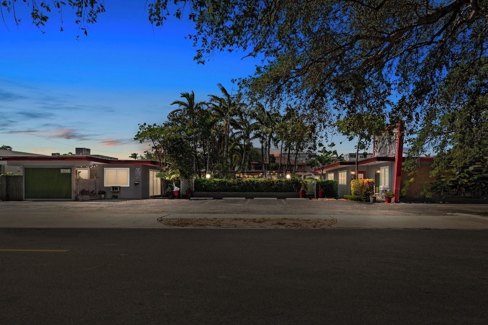 Spacious 1br In Hollywood Fl Pet-friendly, Parking - Aventura, FL