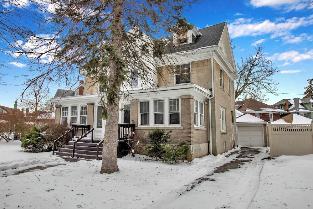 Cozy 3br Near Ub & Niagara Falls - Pet Friendly - State of New York