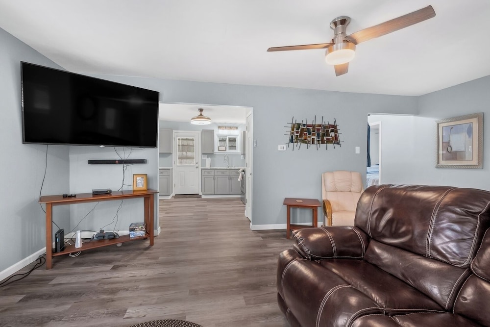 Peaceful 5br Home: Lake Access & Work Space - Pennsylvania