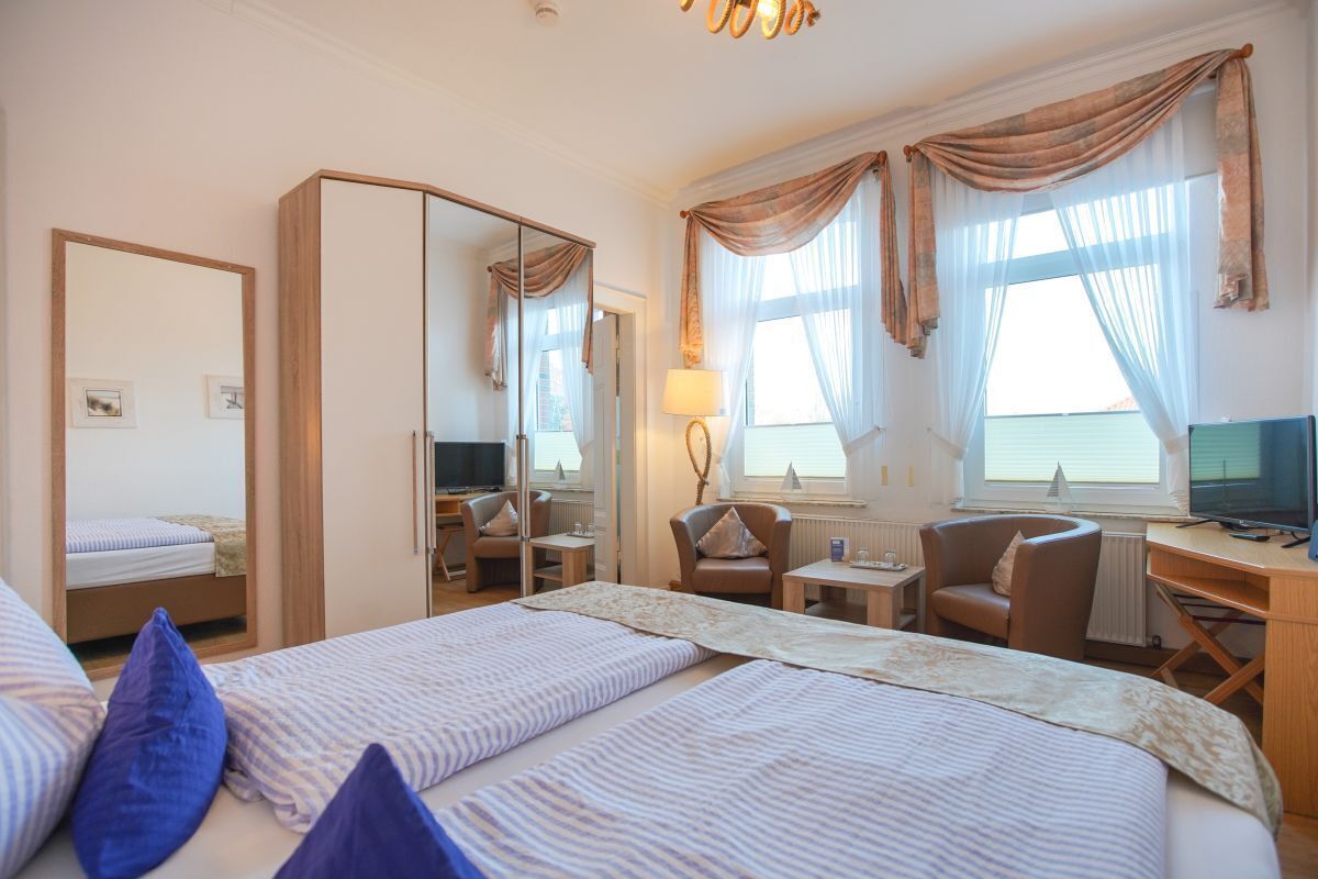 Double Room-deluxe-private Bathroom-courtyard View-doppelzimmer De Luexe - Borkum