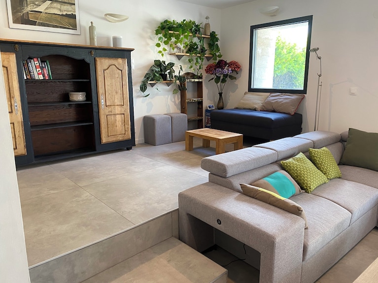 Quiet House Surrounded By Vineyards And Overlooking The Château. - Cahors