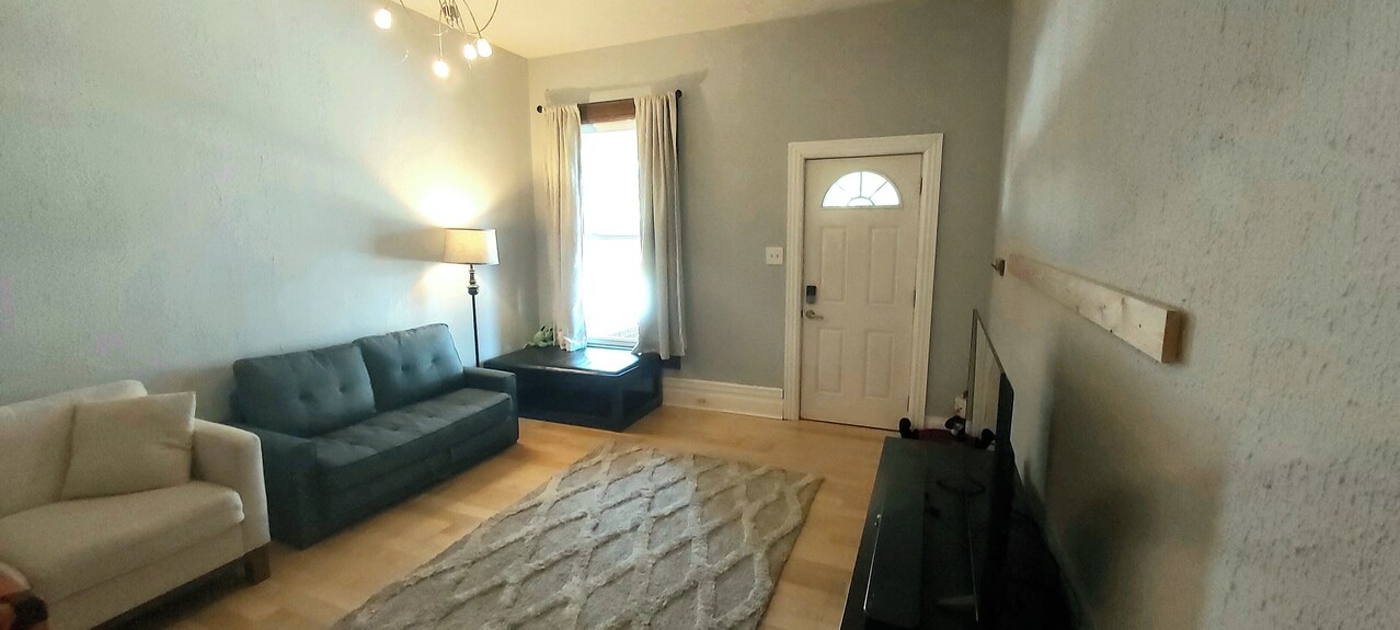 Renovated Apartment With Modern Amenities, Fenced-in Back Yard -Downtown Ashland - Huntington, WV