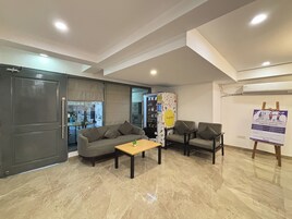 Área de estar no saguão