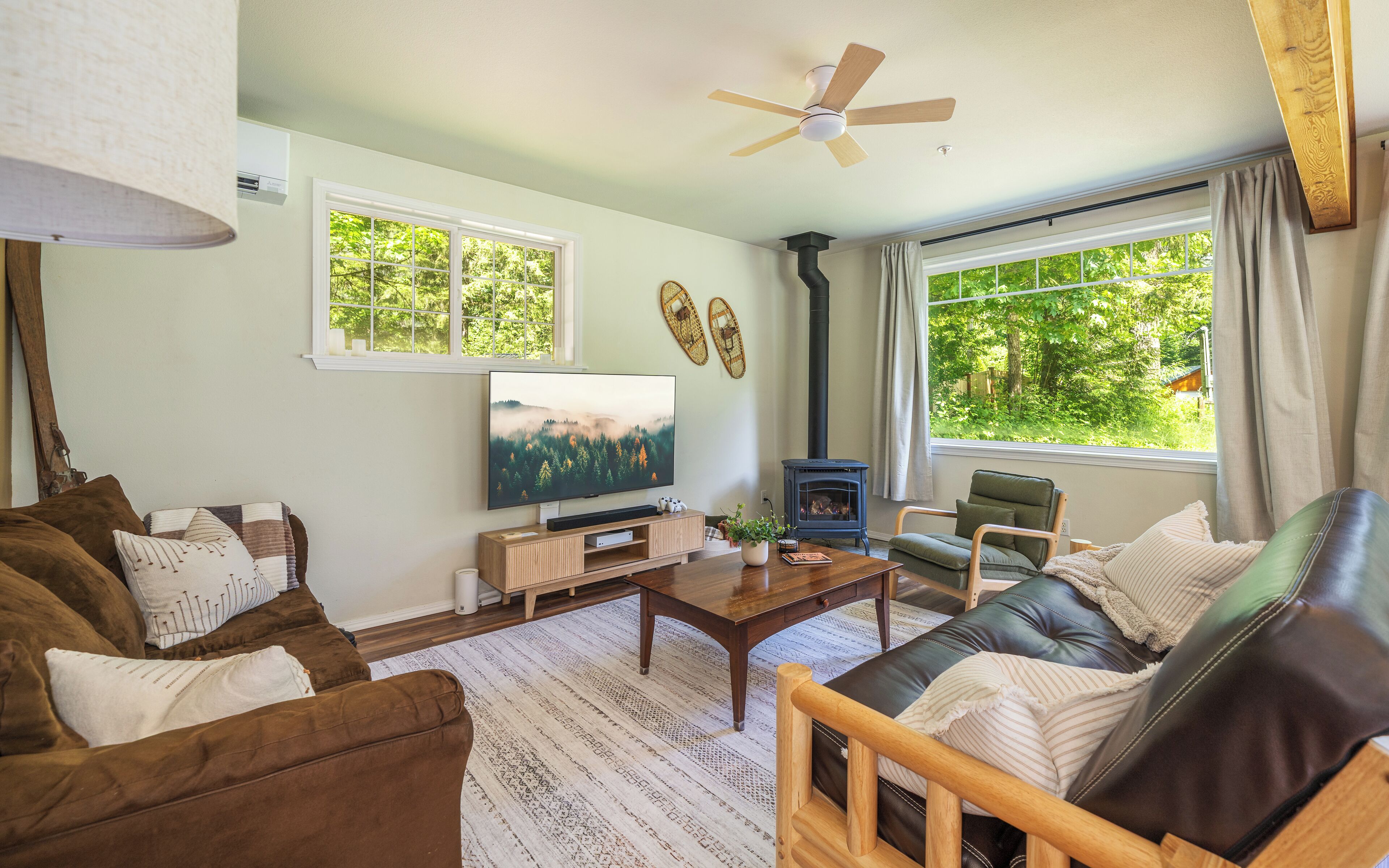 Cozy River Cabin - Sleeps 12 - Hot Tub - Ev - Trails & Stevens Pass Nearby - Index, WA