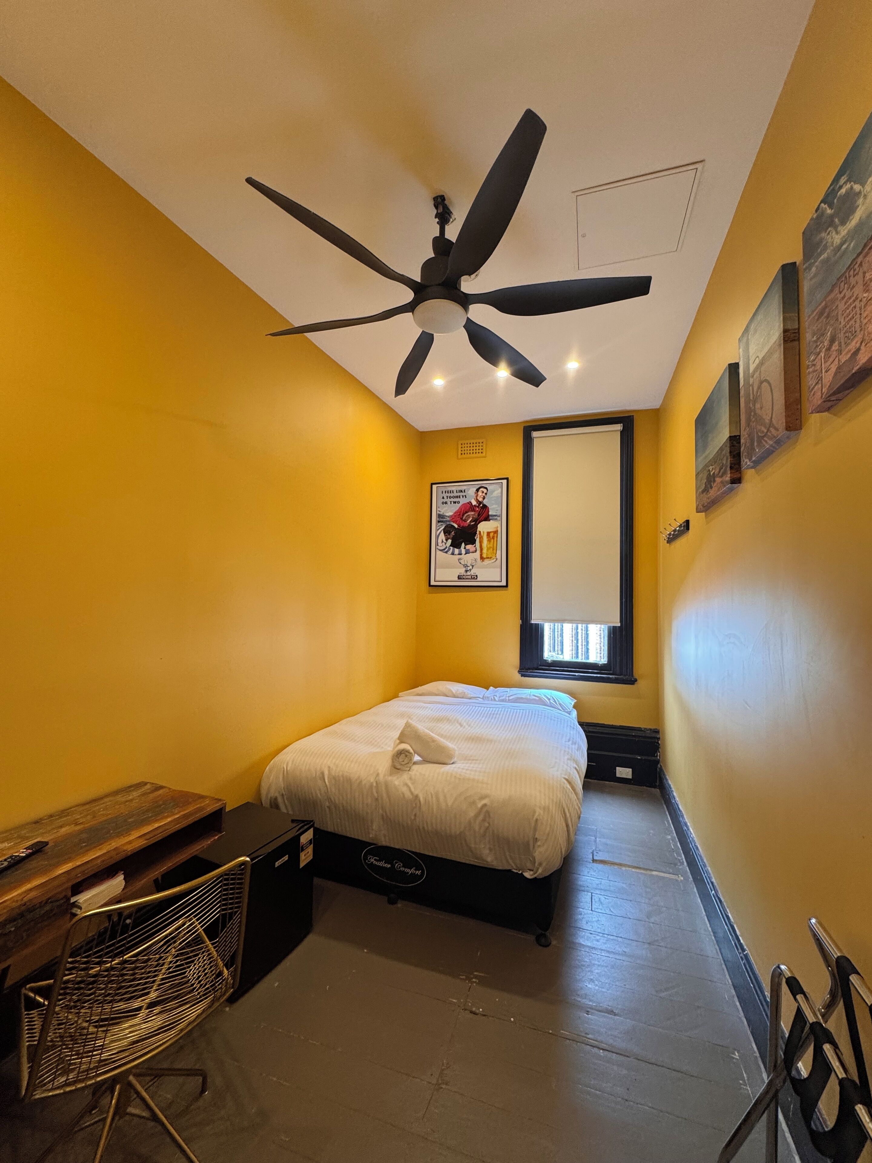 Quarto casal clássico | Cortinas blackout, Wi-Fi de cortesia, roupa de cama