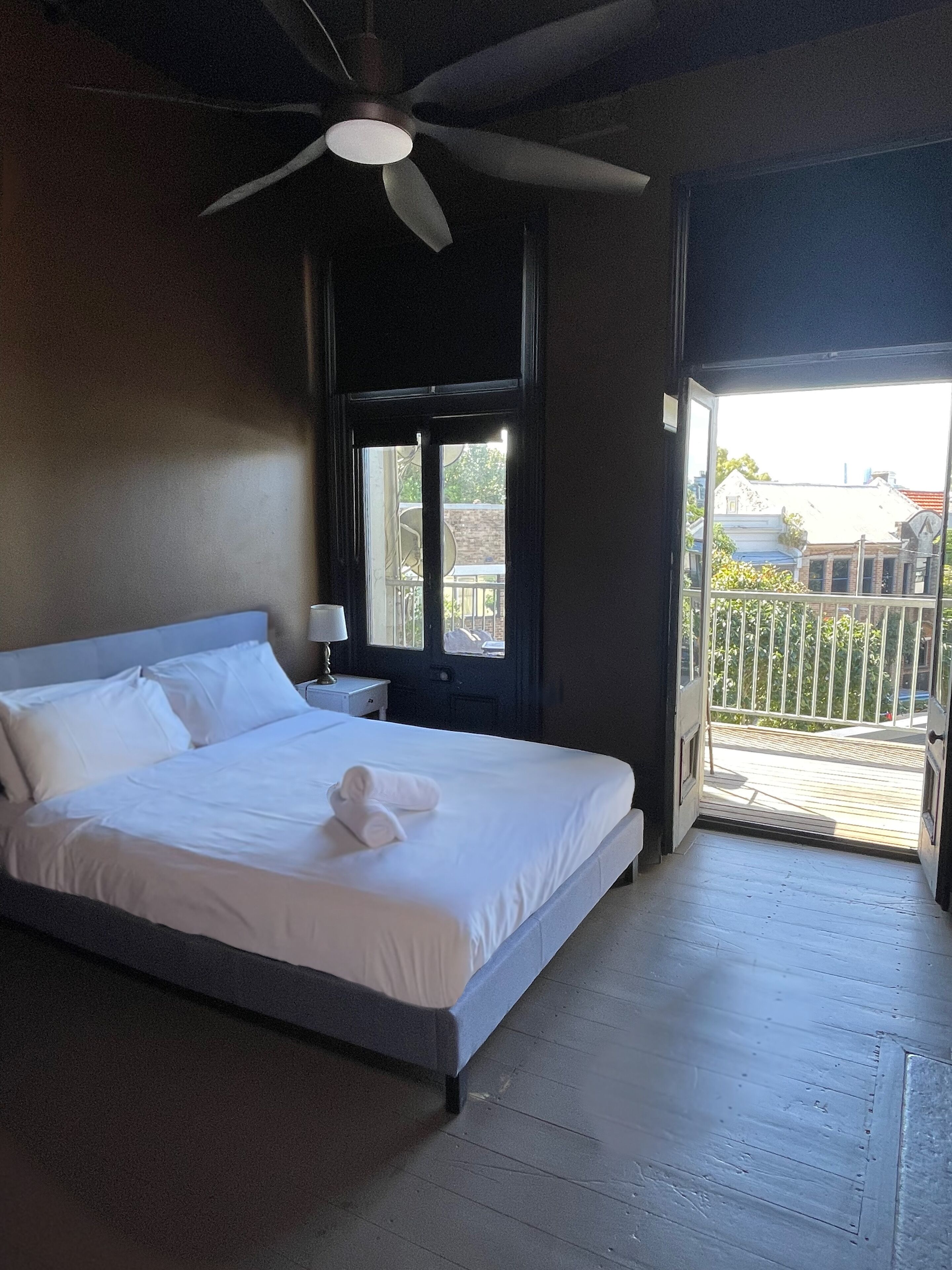 Quarto casal superior, vista para a cidade | Cortinas blackout, Wi-Fi de cortesia, roupa de cama