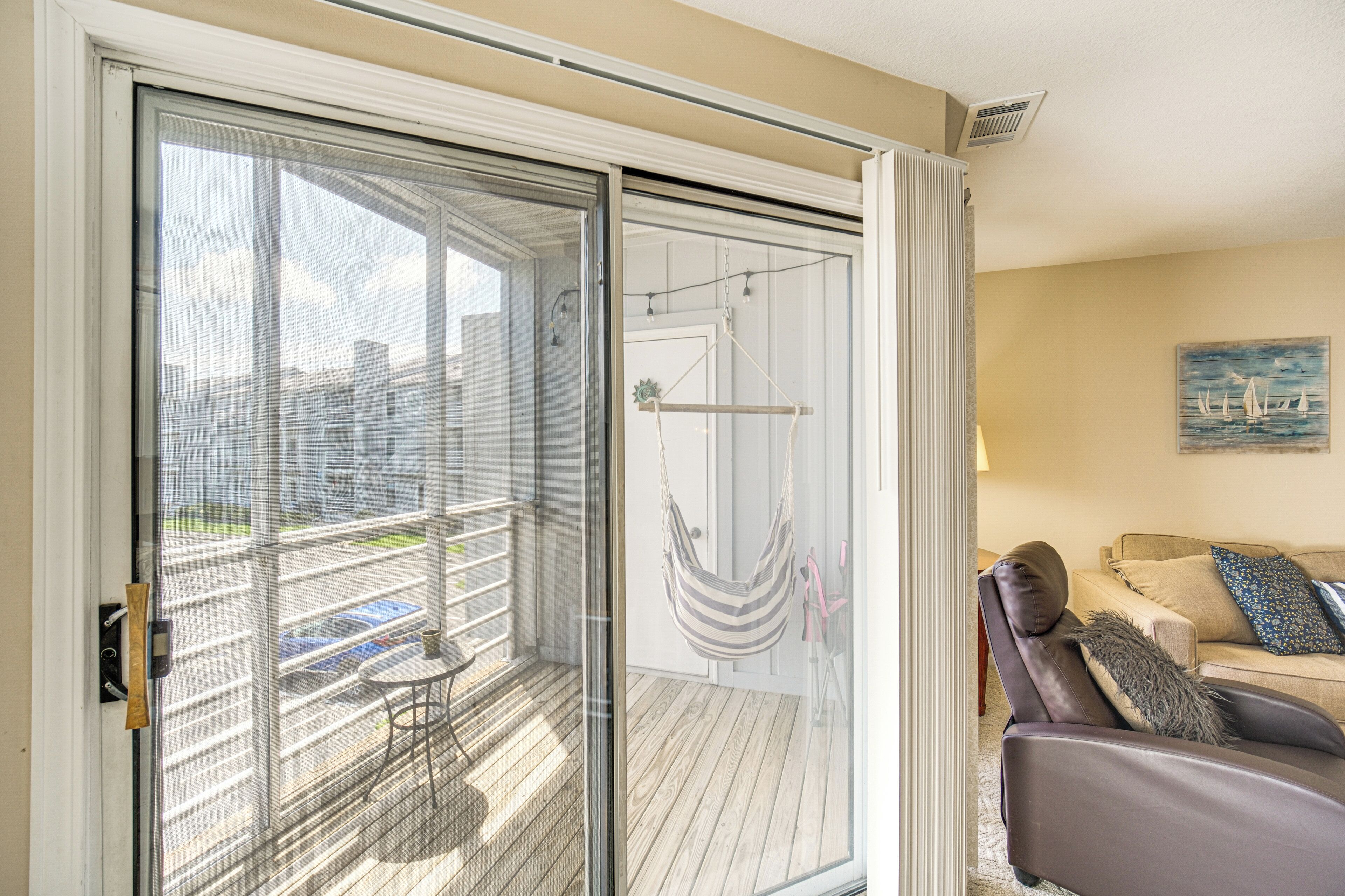 1 Mi To Ferry: Port Clinton Condo W/ Beach View! - Port Clinton, OH