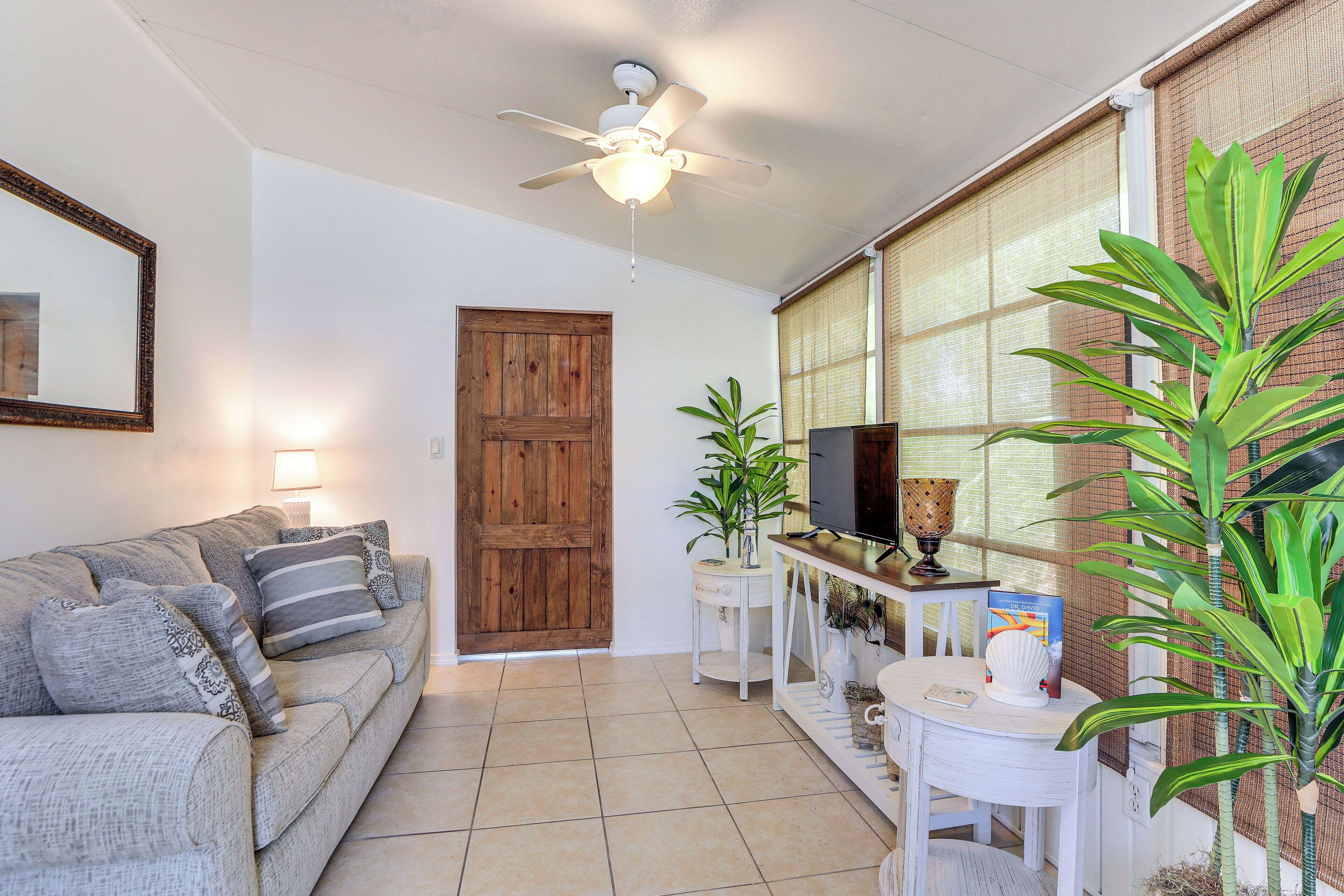 Community Pool + Perks! Nokomis Home 3 Mi To Beach - Venice Beach, FL