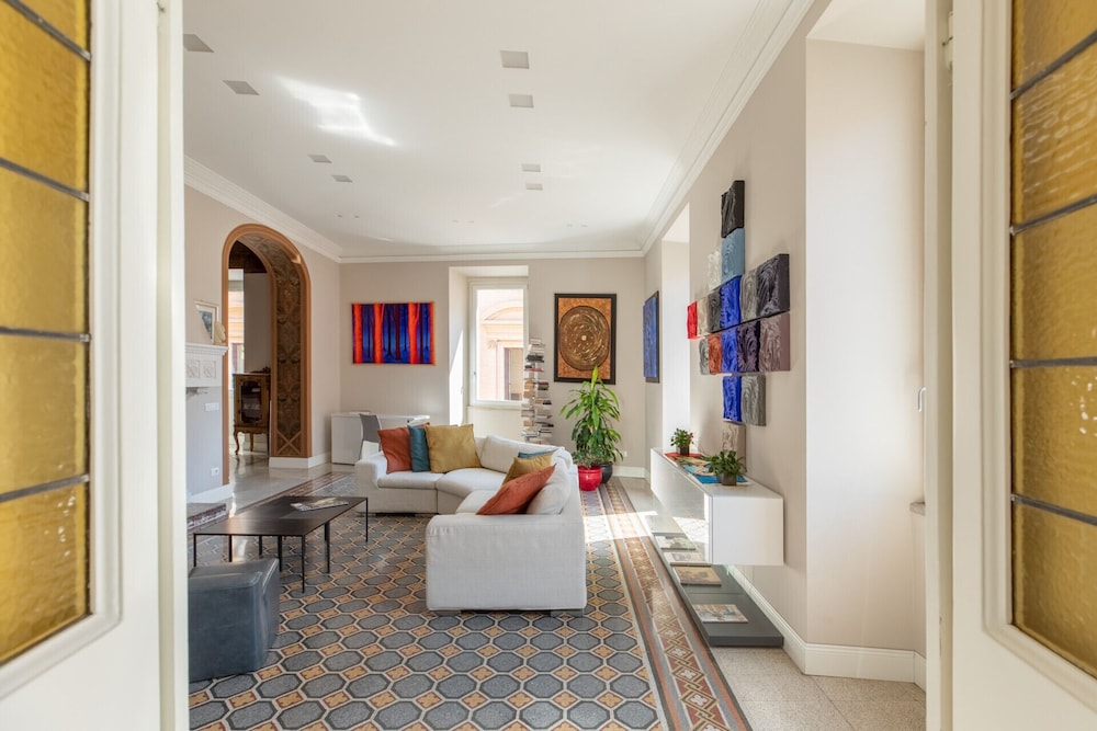 iFlat | Timeless Elegance in the Center of Rome - Rome | Vrbo