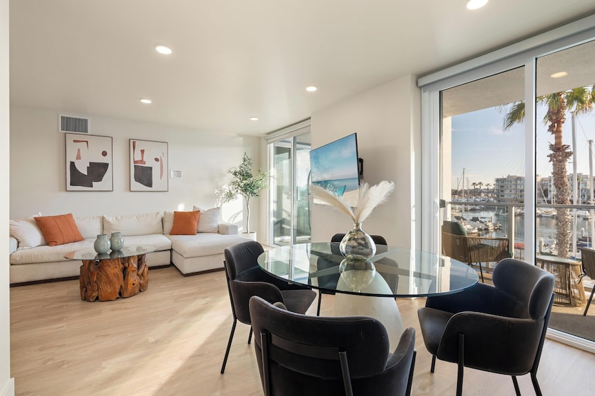 Cannelia' 2bd 2ba Full Marina View Gym, 1gig Wifi, Pool And Jacuzzi - Manhattan Beach, CA