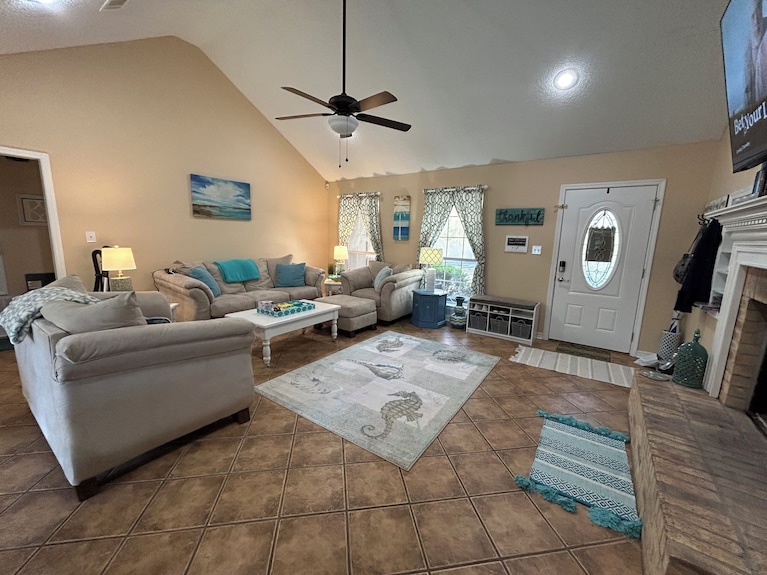 Waterfront Home With 3 Bedrooms 2 Bathrooms And Lots Of Amenities! - Shepard State Park, Gautier