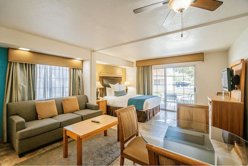 Bright Studio W/ Private Patio | Pools + Hot Tub - Joshua Tree National Park