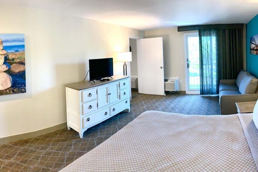 1br Condo W/ Kitchenette & Balcony | Pools Access - Englewood Beach, MA