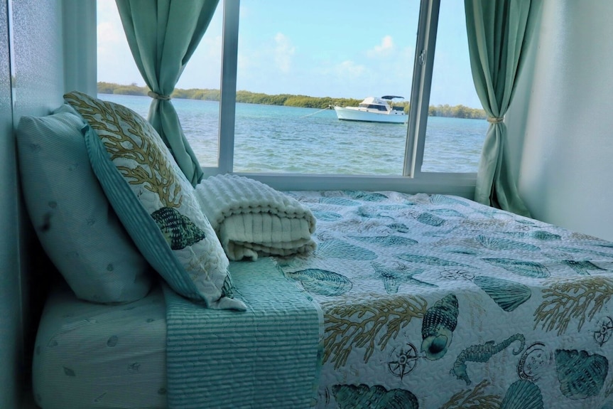 Charming House Boat With 2 Bedrooms And Wifi, Ac In Wonderful Islamorada - Islamorada, FL