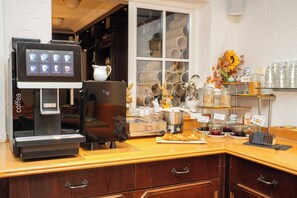 Café da manhã com buffet grátis todos os dias