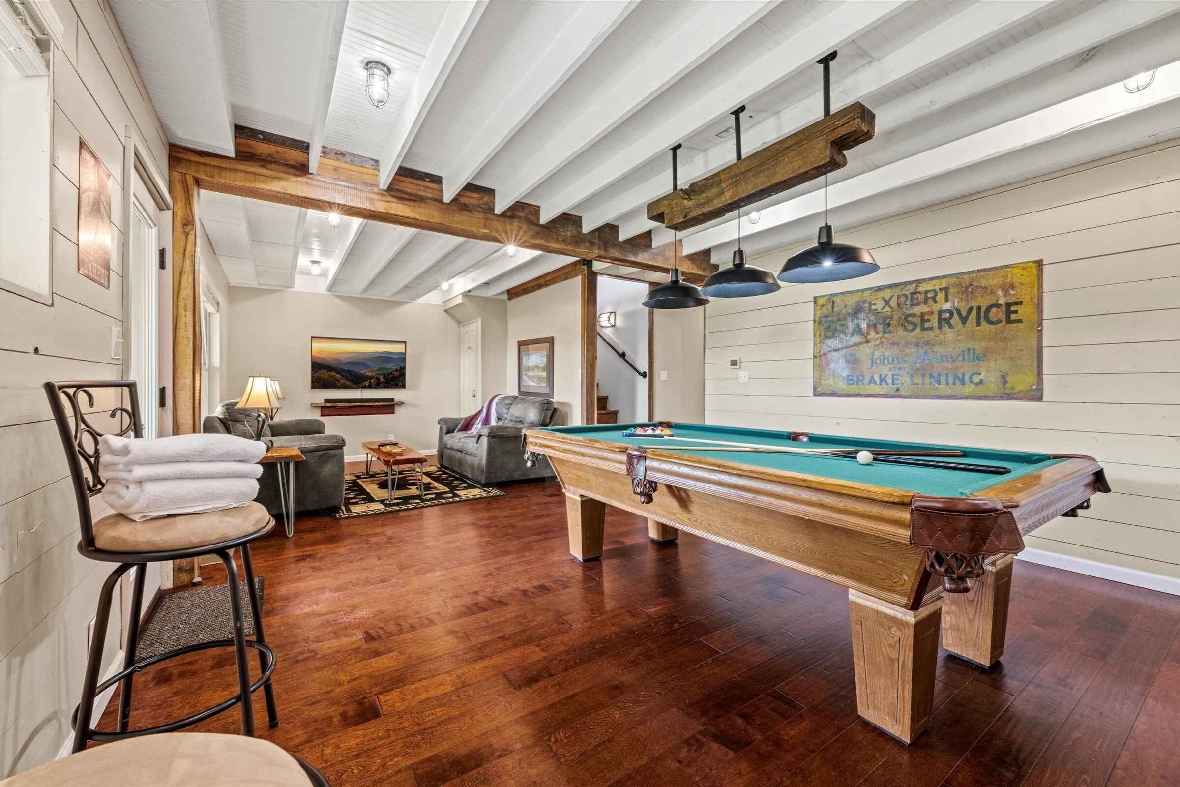 Hot Tub  Pool Table  Panoramic Views  Free Dollywood Tckt (Chalet A Le Conte) - Gatlinburg, TN