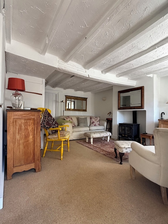 16th Century Lace Makers Cottage In The Heart Of Rural England - 白金漢