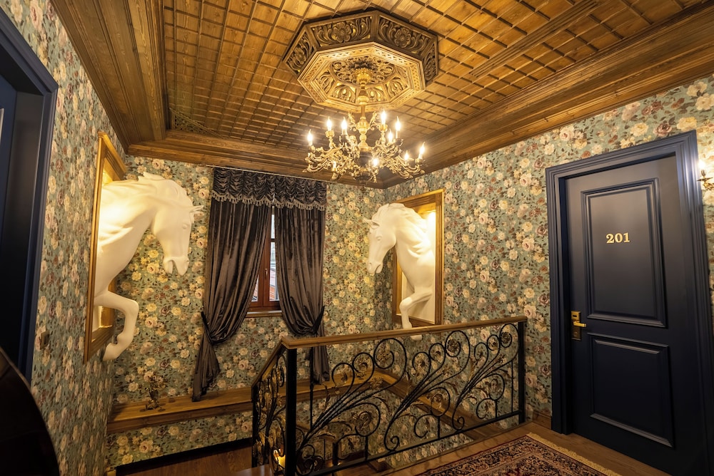 Castle Boutique Hotel - Tirana