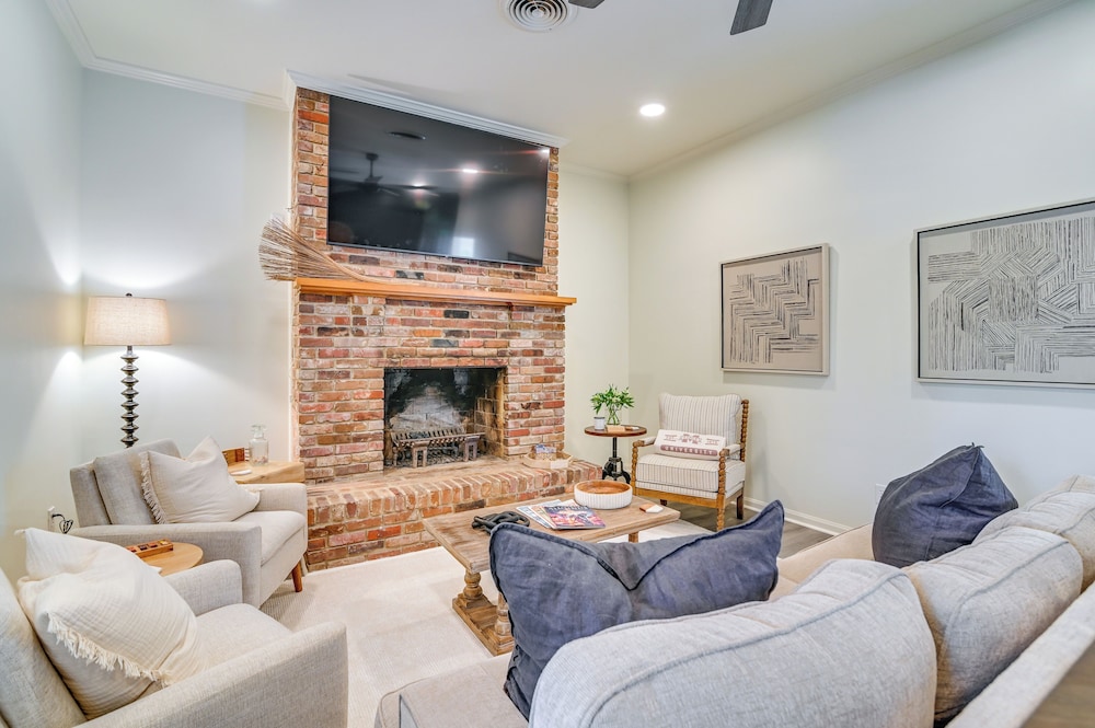 1 Mi To Miss State: Wremy Cottage W/ Deck & Yard - Starkville, MS