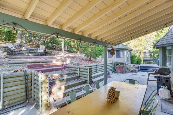 Partial Lake Arrowhead View: Cabin W/ Game Room! - Lake Arrowhead, CA