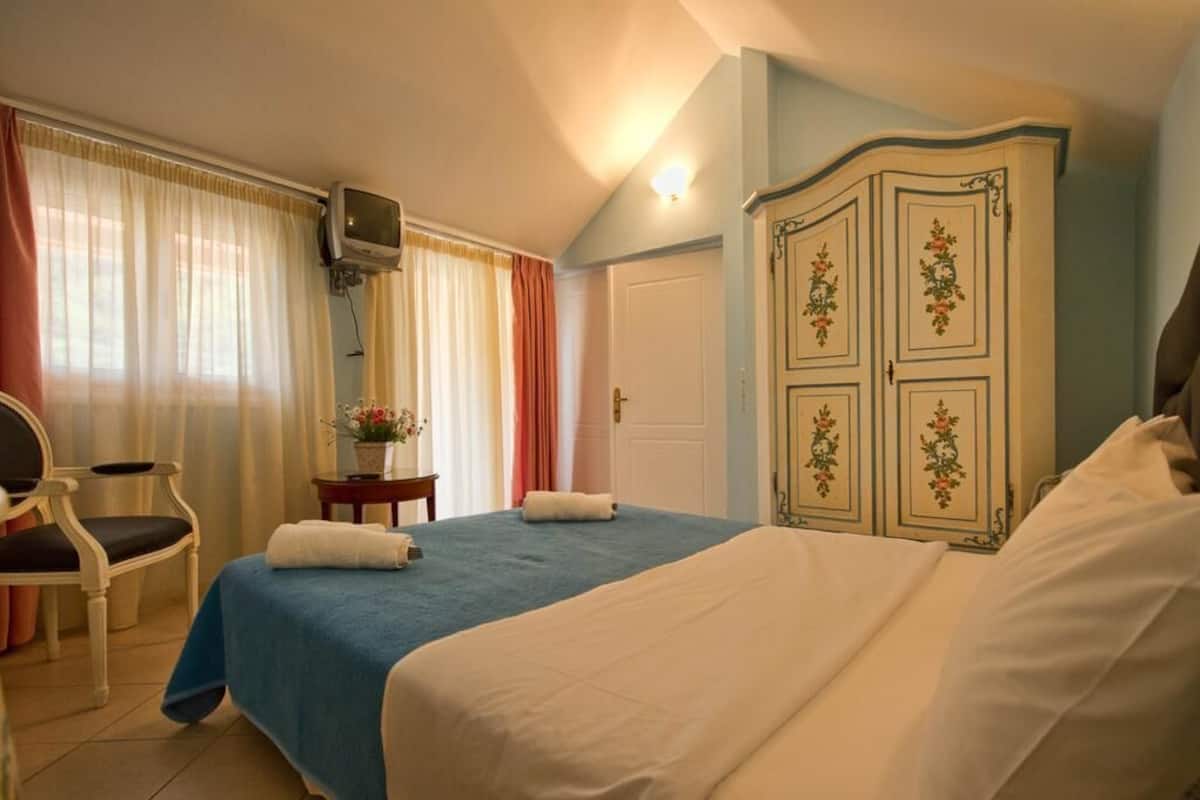 Quarto Quádruplo Clássico, varanda | Cofre no quarto, Wi-fi grátis