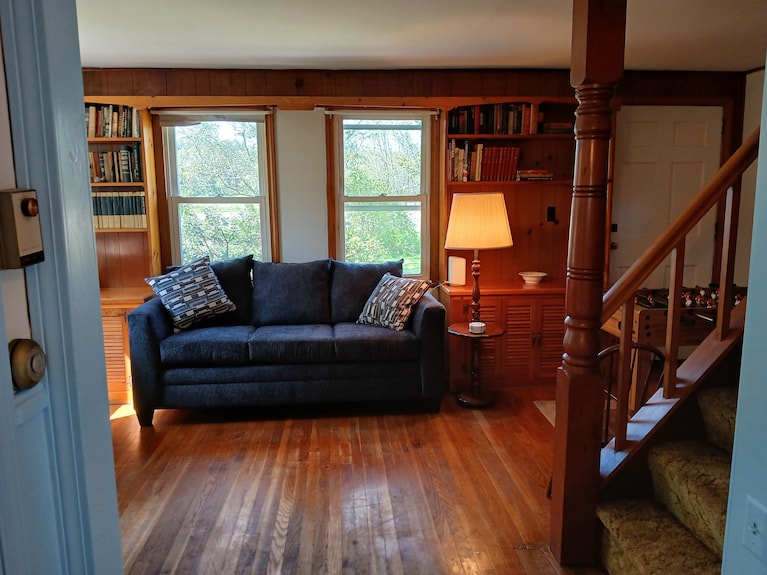 Waterfront 3-bedroom W Firepit, Game Room, ~1 Mile To Foxwoods, Great Wolf Lodge - Foxwoods Resort Casino