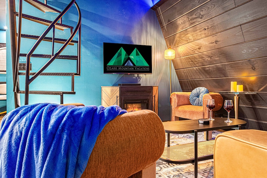 Luxury Adults-only A-frames |Table Rock - Arkansas