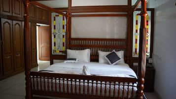 Suite Royal, vista para o jardim | 1 quarto, secretária, secretária adequada para computadores portáteis