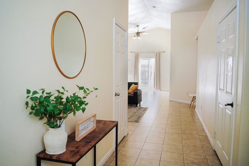 Spacious Home Right Off 99 Fwy - Bakersfield, CA