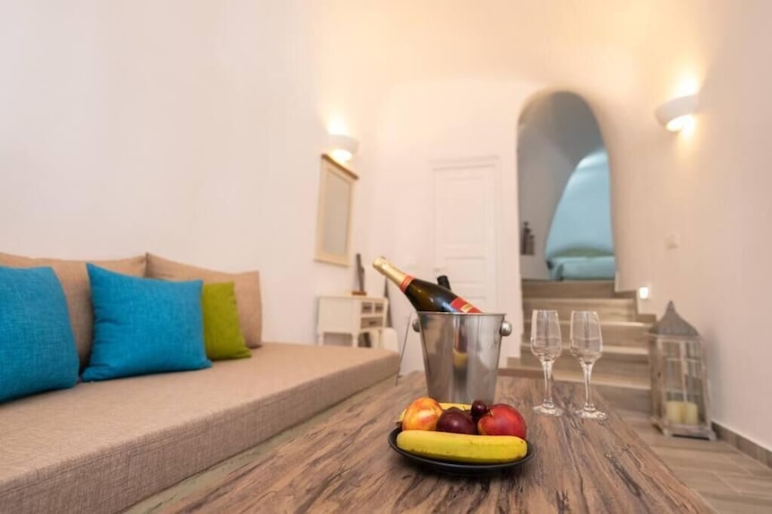 Vivid Caves 1 Bedroom Cavehouse - Oia