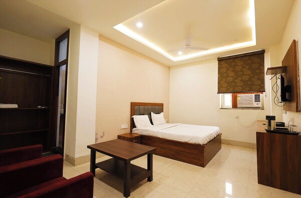 Hotel Silver Oaks Inn Mathura - Mathura