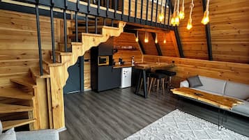 Bungalow de Luxo, vista para a montanha | Sala de estar | TV de ecrã plano