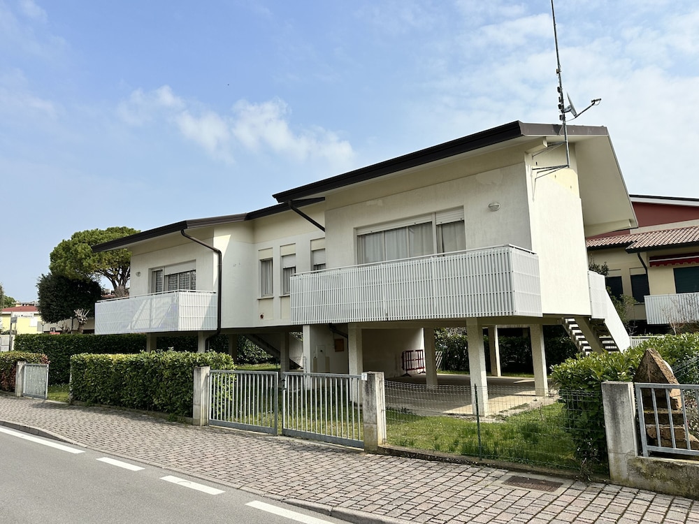 Elena In Bibione With 2 Bedrooms And 1 Bathrooms - Bibione